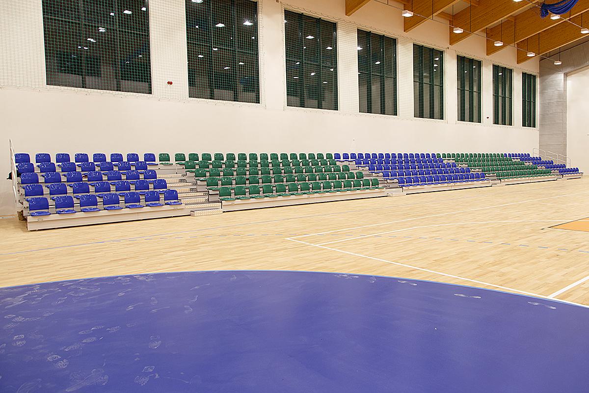 RETRACTABLE SPECTATOR STAND - TELESCOPIC STAND